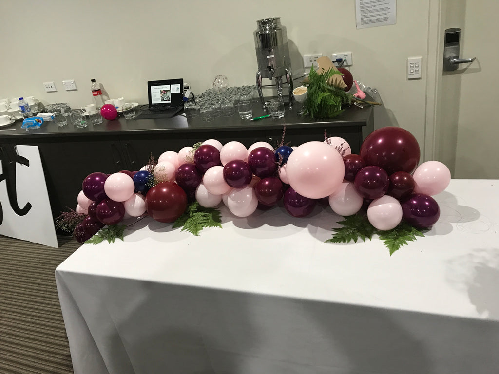 Organic Balloon Table Runner – Balloon HQ